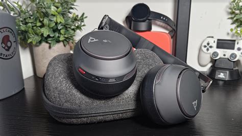 First Look Poly Voyager Surround 80 Uc Premium Bt Headset