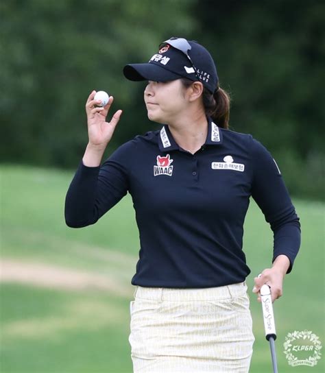 버디 퍼트에 성공한 김지현 프로 Klpga 에쓰오일 챔피언십