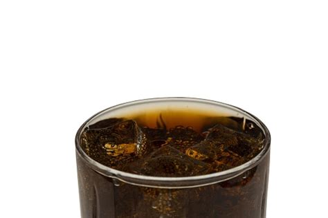 흰색 배경에 고립 된 얼음 큐브와 소다의 전체 유리의 상단의 가까이보기 건강에 해로운 음료 개념 건강 개념 음료 개념 0명에 대한 스톡 사진 및 기타 이미지 Istock