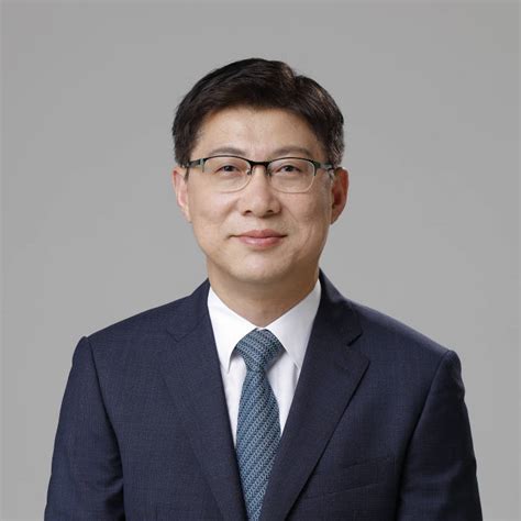 문 대통령 차관급 인선국세청장 김현준·靑 인사수석 김외숙·법제처장 김형연 전자신문