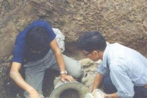 随着民工一锄头 “世界第九大奇迹”被发现 文物局长 这是天意