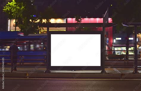 서울시내 버스정류장 광고판 목업배경 фотография Stock Adobe Stock