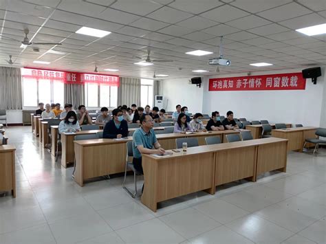 郑州大学高镜清教授莅临我院讲学 能源与化工学院