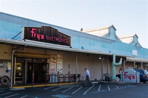 The Era Of Frys Electronics Comes To An End In Palo Alto Palo Alto