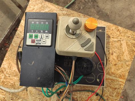 Дистанционный пульт к частотному преобразователю для токарного станка из старого геймпада