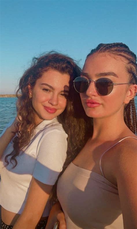 اسيا اخوتي Couple Dancing Aesthetic Army Girlfriend Style Turkish Film