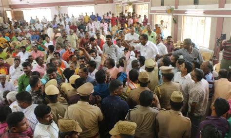 கோவில்களில் தமிழில் குடமுழுக்கு பாளை கருத்து கேட்பு கூட்டத்தில் பாஜனதா தமிழ் அமைப்பினர் இடையே