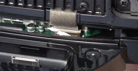 Bose SoundDock Series II Internals Flex Connector Detail What S Inside