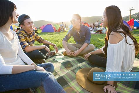 年轻人参加音乐节 蓝牛仔影像 中国原创广告影像素材