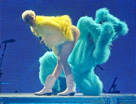 Miley Cyrus Twerk We Cant Stop