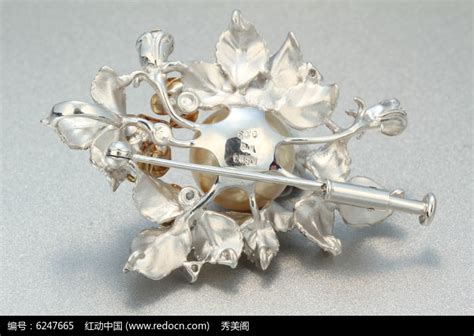 18K珍珠花胸针背面高清图片下载 红动中国