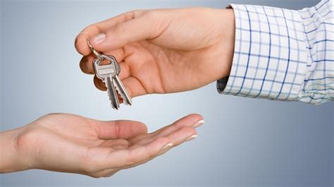 Premium Photo Handing Over The Keys