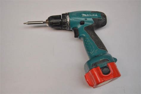 Auction - Cordless screwdriver MAKITA 6271D (4x Set)