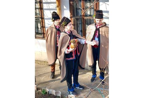 14 февруари е много специален ден който събира в едно три празника Ден на влюбените Ден на