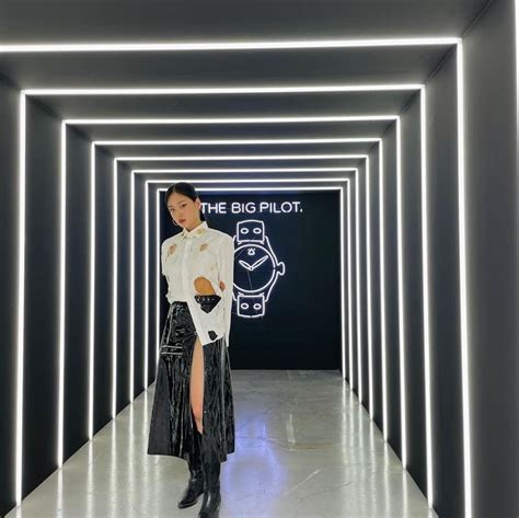 เปิดลุคสายแฟชั่นของ Bibi ศิลปินสาวชาวเกาหลีผู้รังสรรค์สไตล์สุดจัดจ้านโดยไม่ต้องตามใคร