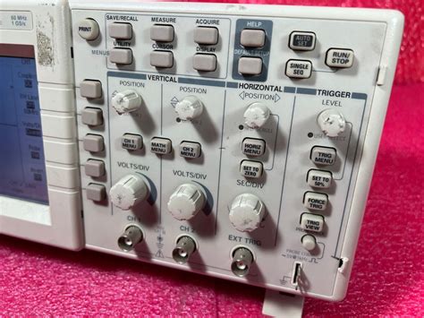 Tektronix Tds1002 Oscilloscope Digital Storage 60 Mhz 1 Gs S 2 Ch Ebay