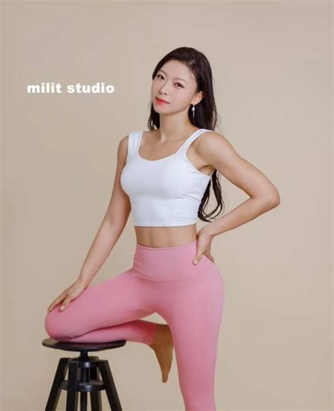 강사프로필 촬영한지 벌써 4년 저때는 30대였지🤭25년에는 바디프로필 핫🔥하게 한번 도전해볼까 요즘 스튜디오가 너~~~무많아서 추천좀해줘🩷🩷🩷 1000명프로젝트