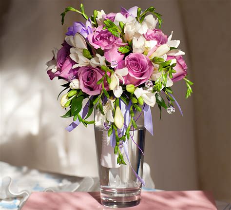 Фотографии Букеты Розы Фрезия цветок Ваза