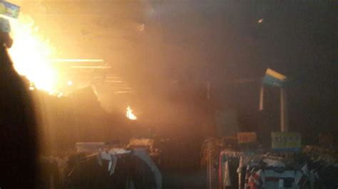 Moçambique Terra Queimada Incêndio Na Loja Pep De Chimoio Agora 2120