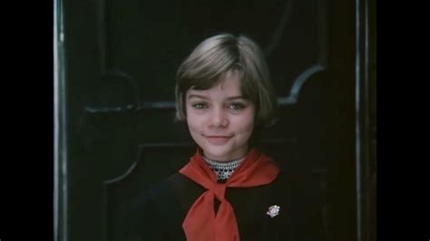 Прекрасное далеко песня из к ф Гостья из будущего 1985 Youtube