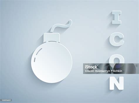 회색 배경에 고립 된 아이콘을 폭발 할 준비가 종이 컷 폭탄 종이 아트 스타일입니다 벡터 일러스트레이션 3차원 형태에 대한 스톡 벡터 아트 및 기타 이미지 Istock