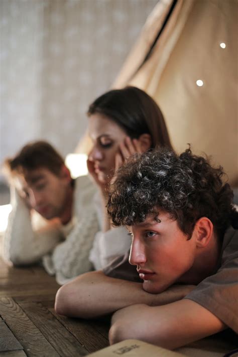 Relacionamento Meu Namorado Quer Me Ver Fazendo Sexo Com Outros Homens Mais Velhos O Que