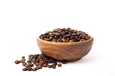 흰색 배경에 격리된 그릇에 담긴 커피 원두 복사 공간을 배치합니다 텍스트를 위한 장소입니다 모캡 0명에 대한 스톡 사진 및 기타