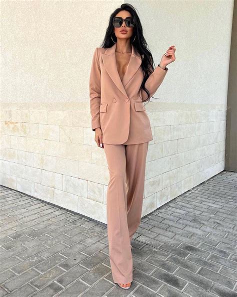 Мода 2022 названо топ 5 приголомшливих образів на осінь — УНІАН