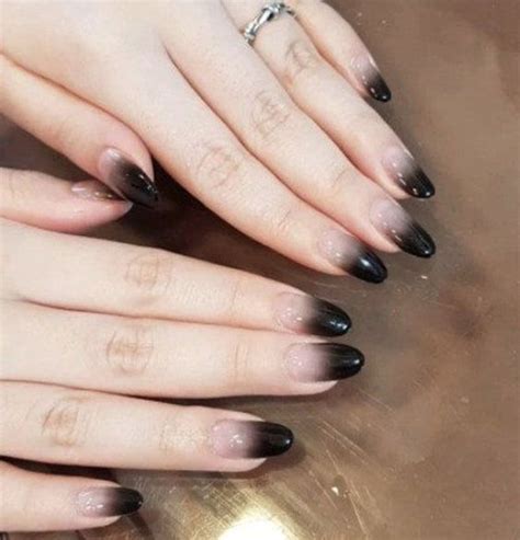 ۴۵ مدل ناخن بیبی بومر مشکی دخترانه ۱۴۰۲ ؛ طرح های دارک و خفن ماگرتا