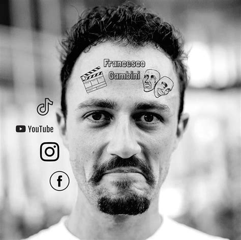 Sei In Auto Con Te Ci Sono I Tuou Genitori Con I Quali Molto Spesso è Difficile Guidare