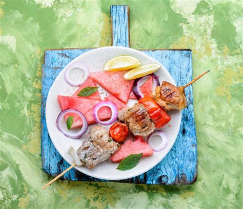 수박동양 음식 Shashlik 또는 Shish 케밥을 곁들인 돼지고기 시시 케밥 전채 케밥 꼬치 사진 배경 및 무료 다운로드를위한 그림 Pngtree