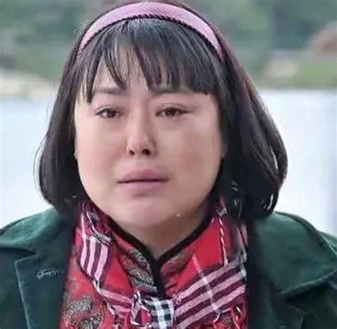 女星昔日患癌老公不离不弃，如今小21岁老公宣布离婚，称人财两空