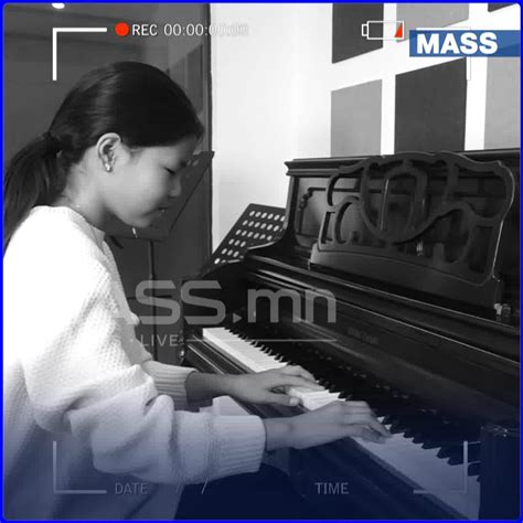 М Анунгоо 2 настайгаасаа хийл 5 настайгаасаа төгөлдөр хуур тоглож сурсан Mass Social News