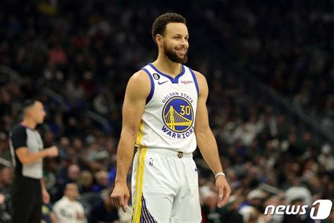 어깨 탈구 스테픈 커리 수술 피했다…회복에 집중 네이트 스포츠