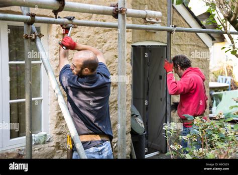 Scaffold Workers Erecting Scaffolding Stock Photo Alamy