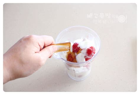 딸기 플레인 요거트 스무디 만들기