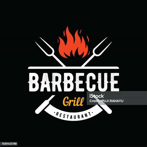 Bbq 핫 그릴 빈티지 타이포그래피 로고 템플릿 디자인에는 교차 불꽃과 주걱이 있습니다 레스토랑 배지 카페 및 바의 로고 고기에 대한 스톡 벡터 아트 및 기타 이미지