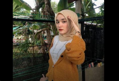 Cewek Jilbab Cantik Bugil Ngajak Selingkuh Suami Orang