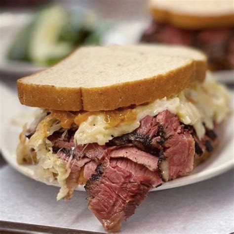 뉴욕 델리의 조상 카츠 델리카트슨