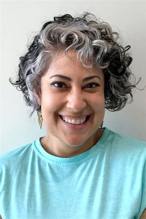 31 Short Hairstyles For Women Over 40 Fabbon