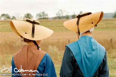 Amish Women Wearing Scoop Straw Hats In The U S These Are Worn Only