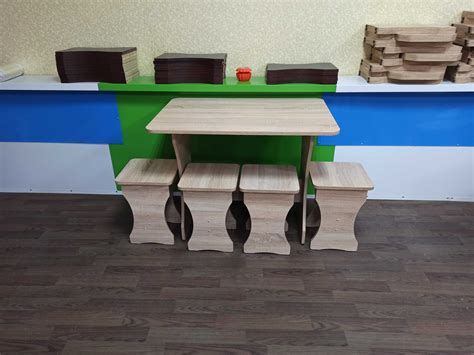 Стол кухонный и 4 стула Стіл кухоний і 4 табуретки 1 999 грн Кухонні меблі Запоріжжя на Olx