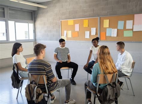 Premium Photo Group Of Students Communicating In A Classroom