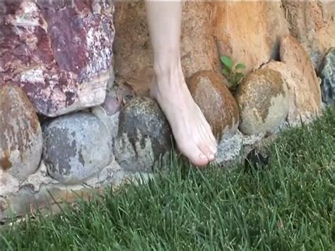 Aufregender Lesbischer Sex Unter Den Wasserfällen Die Unvergesslichen Porno Emotionen In Hd