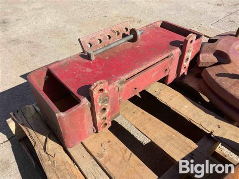 International Tractor Weight Bracket And Weights Bigiron Auctions
