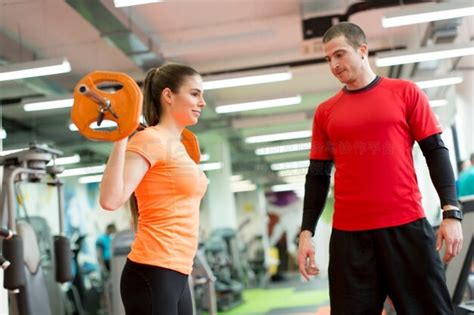 健身房免抠元素 年轻女子在健身房里 模板免费下载 格式 626像素 编号68974038 千图网