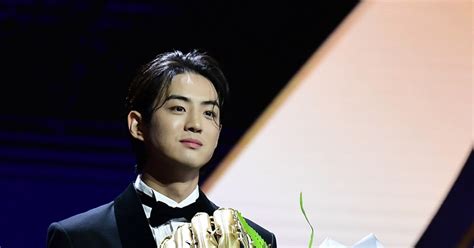 [포토] 구자욱 골든글러브 외야수 부문 수상