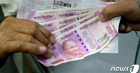 인도 인니 현지통화 결제 논의중모디 탈달러화·루피 국제화 추진