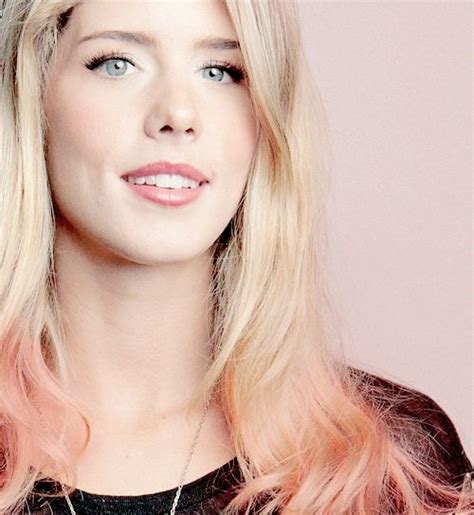 Emily Bett Rickards Hands Naked Onlyfans