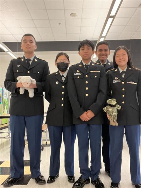 Military Hopefuls Participate In Jrotc Program The Tide
